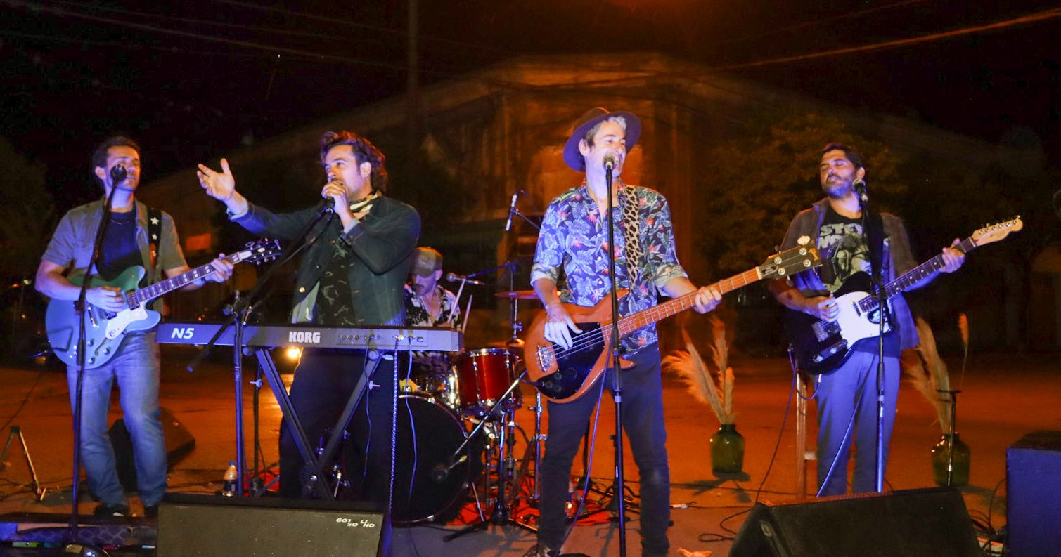 Calamardos, tributo a Calamaro anoche en el Bar San Martín - Días de Areco