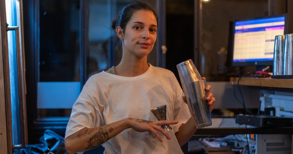 Flor Hermés, el arte de la coctelería - Días de Areco